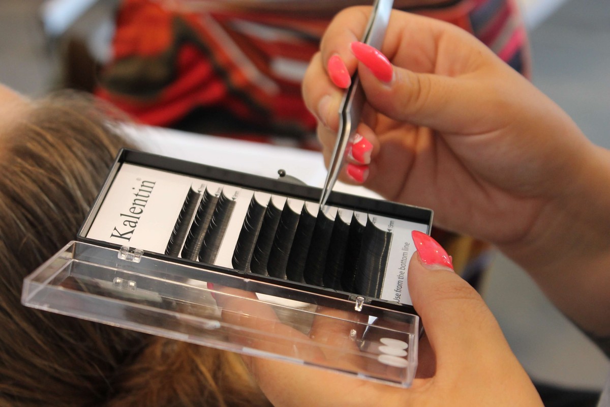 Tutto quello che devi sapere sui kit per estensione ciglia - Varesenoi.it