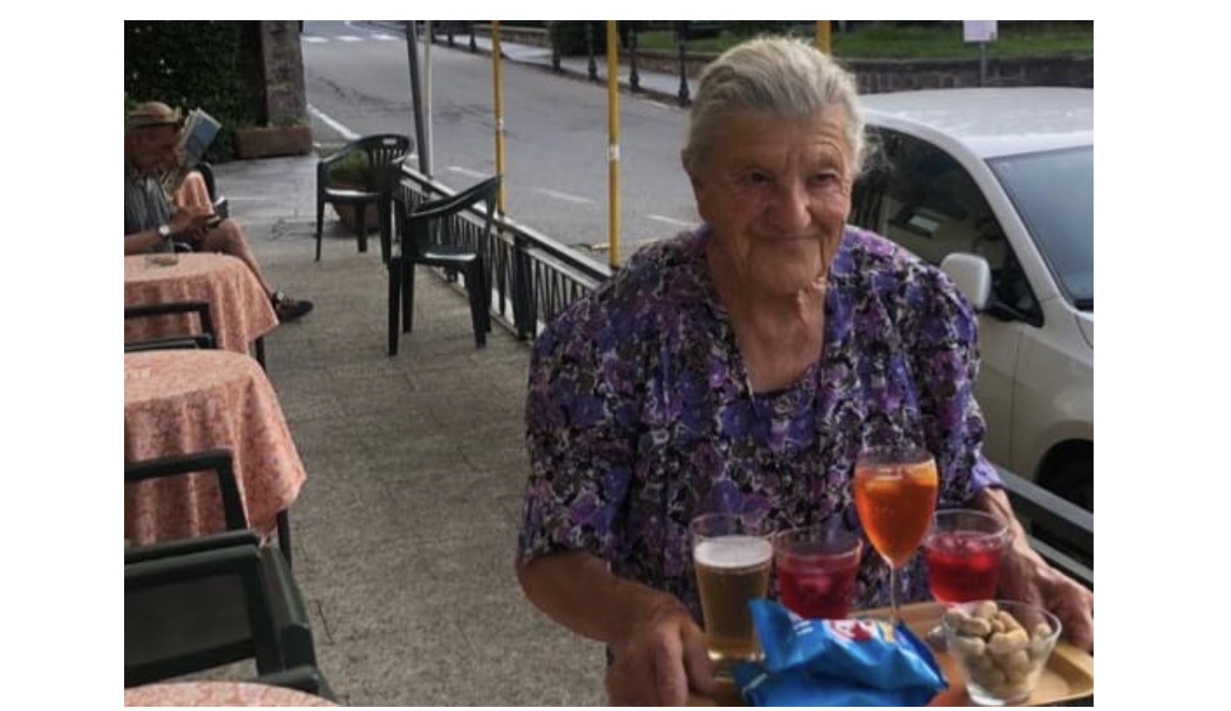 Auguri signora Anna: cent'anni e ancora dietro il bancone - Varesenoi.it