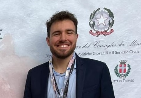 Sconfiggere il disinteresse delle "nuove leve" per la politica: Davide ...