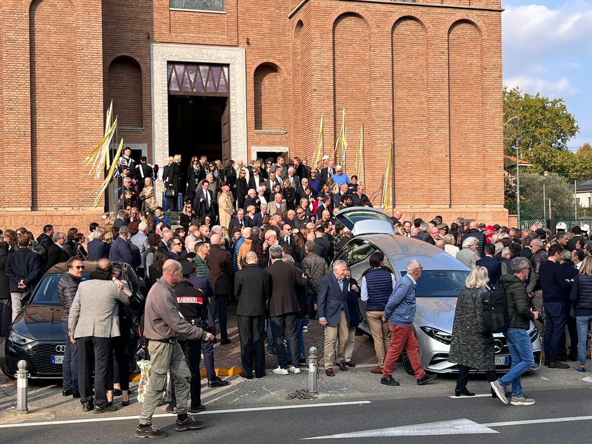 «Ci hai fatto nascere, ci hai aiutato a crescere»: Varese saluta ...