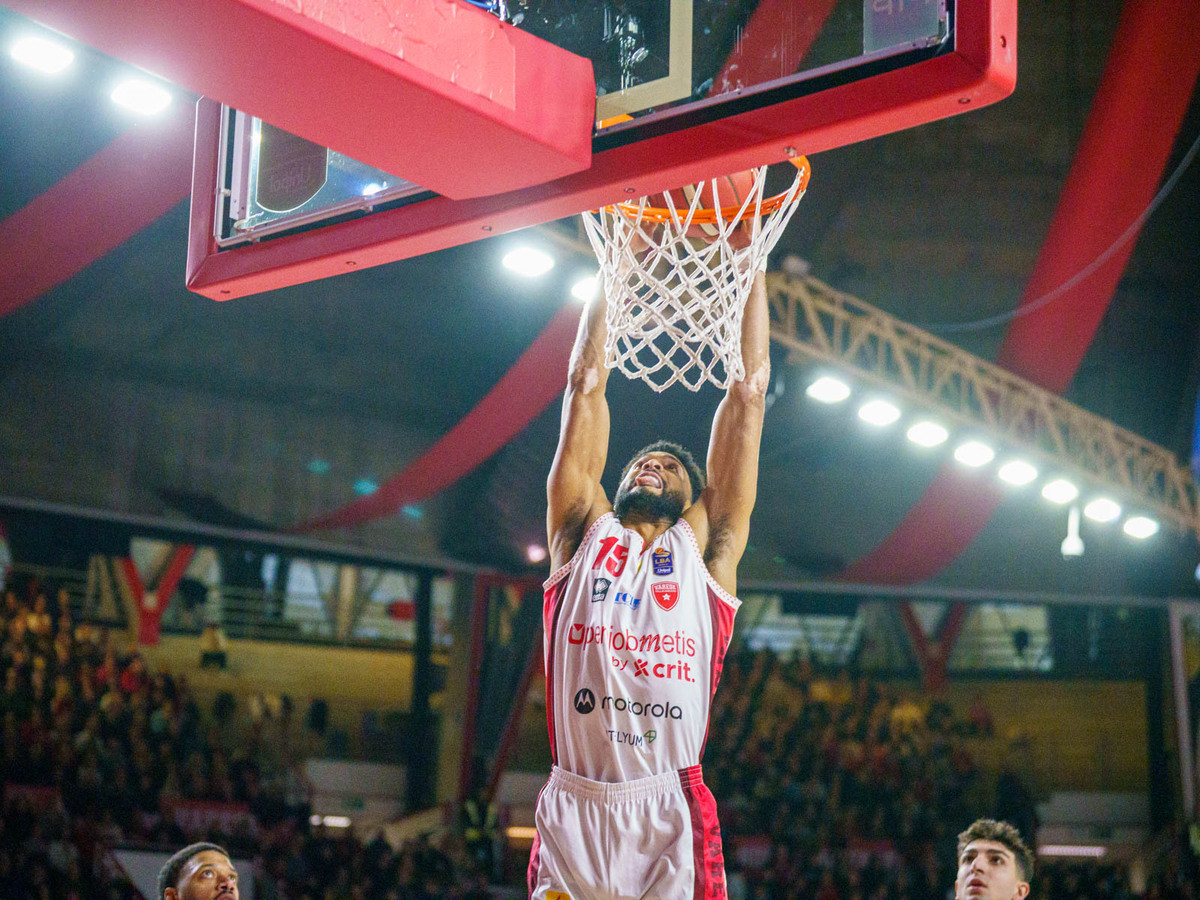 Varese sa soffrire, Varese sa vincere. Napoli al tappeto, la scalata ...