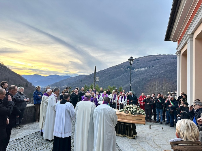 Dal cuore della Veddasca, di Curiglia e del Luinese l'addio a don ...