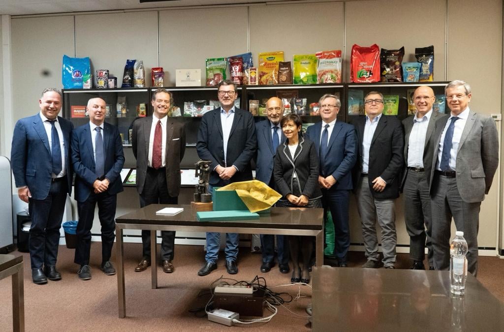 Il ministro Giorgetti in visita all'azienda Goglio di Daverio: «Esempio ...