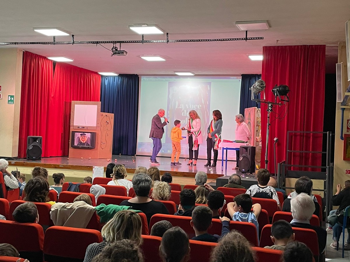 Malnate, le premiazioni del concorso "Poeti in erba - Enrico Bertè ...