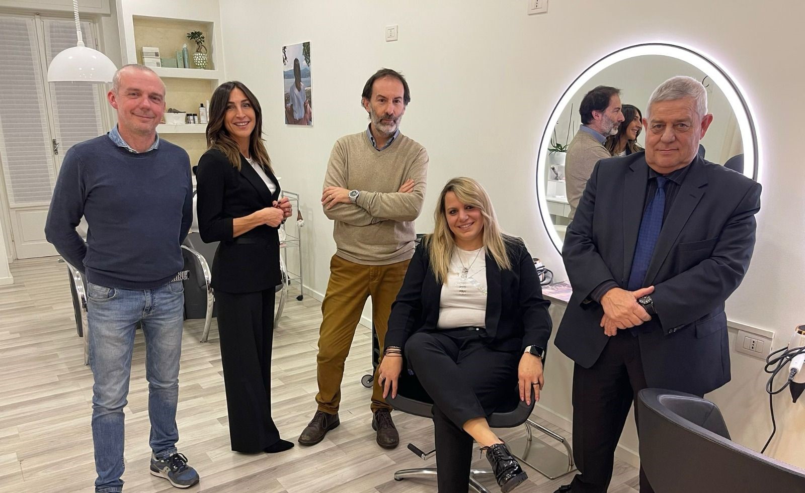 Un nuovo negozio di acconciature a Sesto Calende. A Lisanza apre "Hair ...