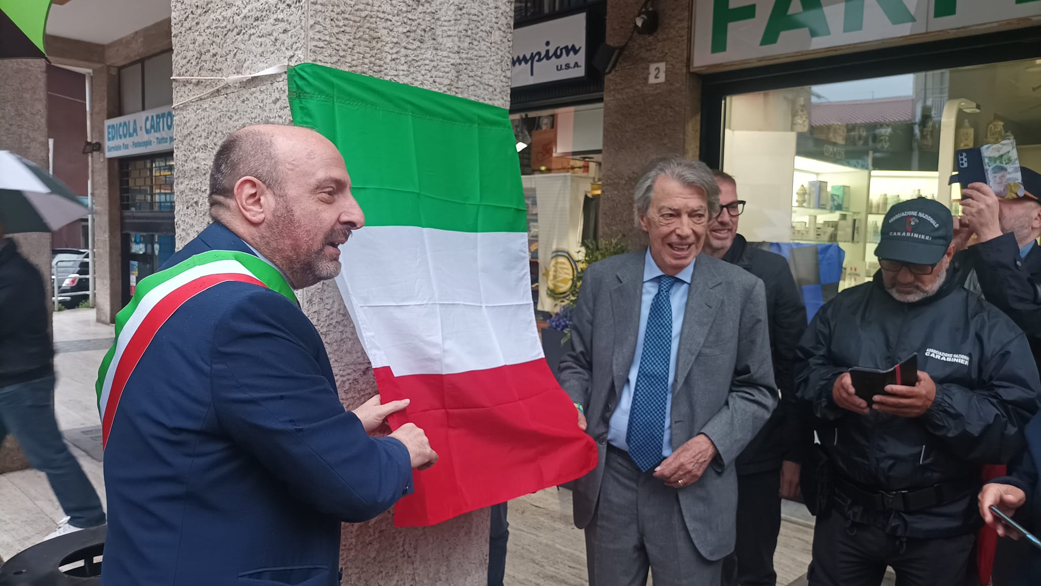Massimo Moratti a Somma Lombardo per inaugurare la targa dedicata al ...