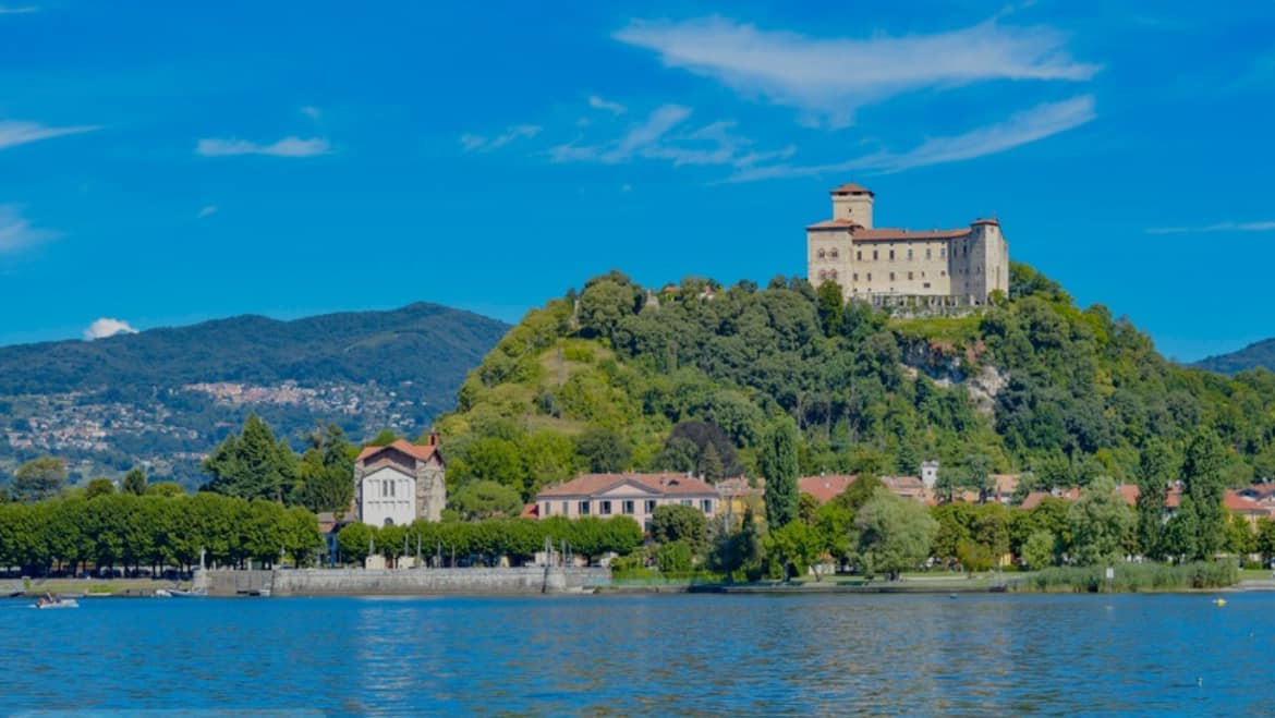 LA VARESE NASCOSTA. La Tana del Lupo ai piedi della Rocca di Angera ...