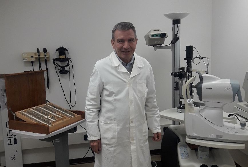Il dottor Giovanni Esempio, oculista di Ispra da più di 40 anni ...