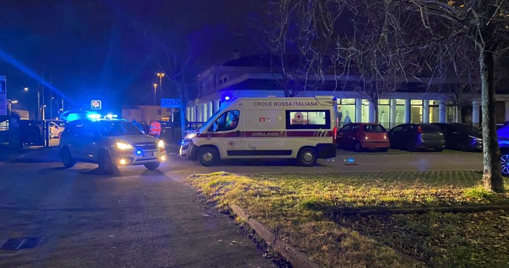 Si sente male e si accascia al suolo, momenti di paura in via per Busto ...