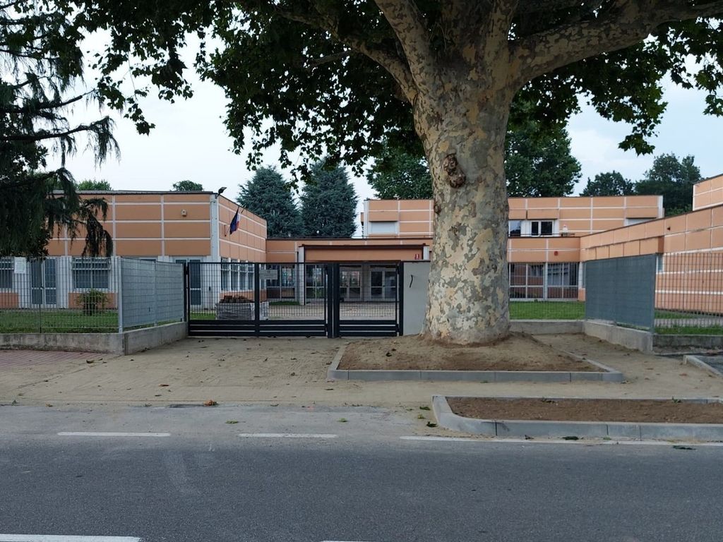 Marnate, conclusi i lavori alle scuole medie. Nuovo ingresso per la ...