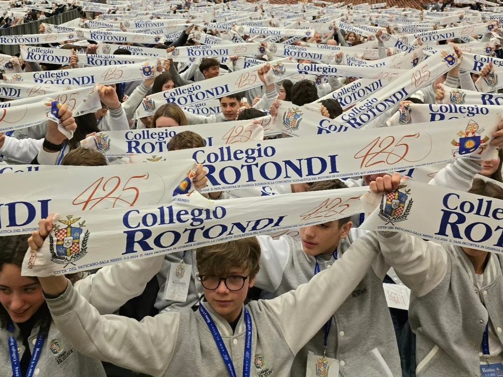 IMMAGINI E PAROLE. Papa Francesco ai giovani del Rotondi: «Grazie di ...