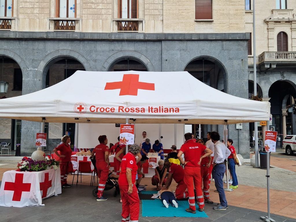 La Croce Rossa tra i bambini con "VolontariEtà: non c'è età per fare la ...