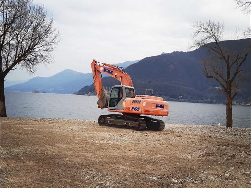 Lavori in corso alla spiaggia del parco Giona a Maccagno: «Vogliamo ...
